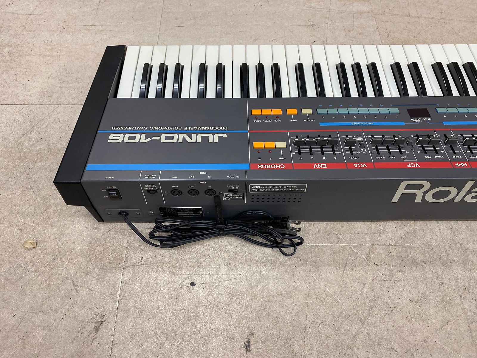 MATRIXSYNTH: Roland Juno-106 with Gig Bag & Docs
