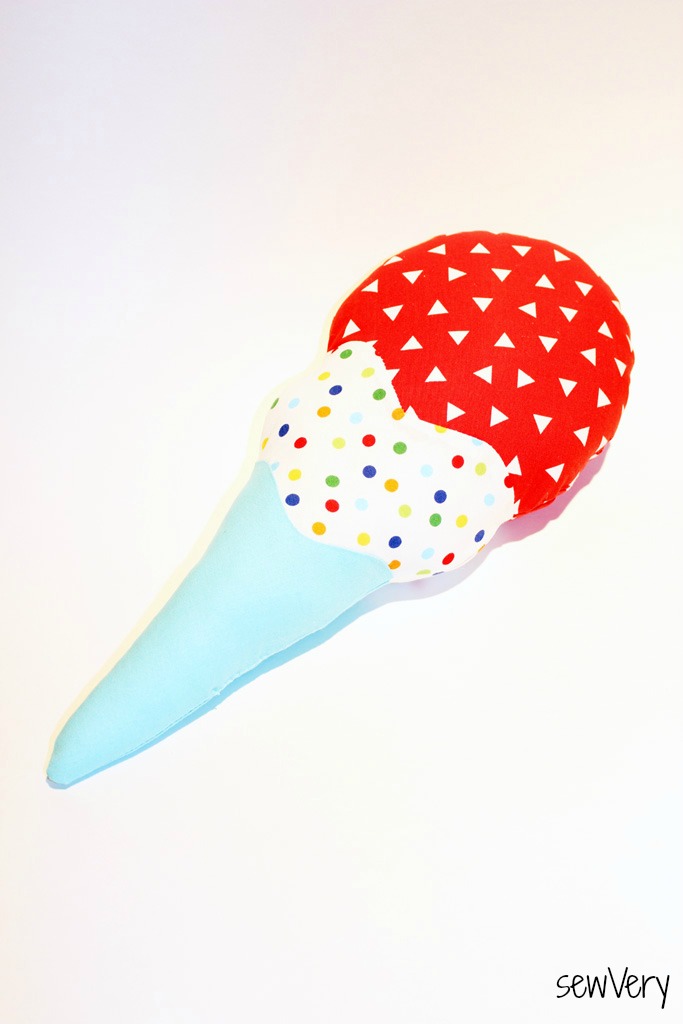 sewVery: Ice Cream Cone Pillow Tutorial