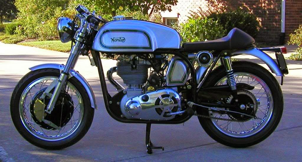 SiniStroS: BSA Goldstar in a Norton Featherbed frame