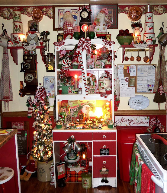 A DEBBIE-DABBLE CHRISTMAS: Gingerbread and Candy Christmas Kitchen ...