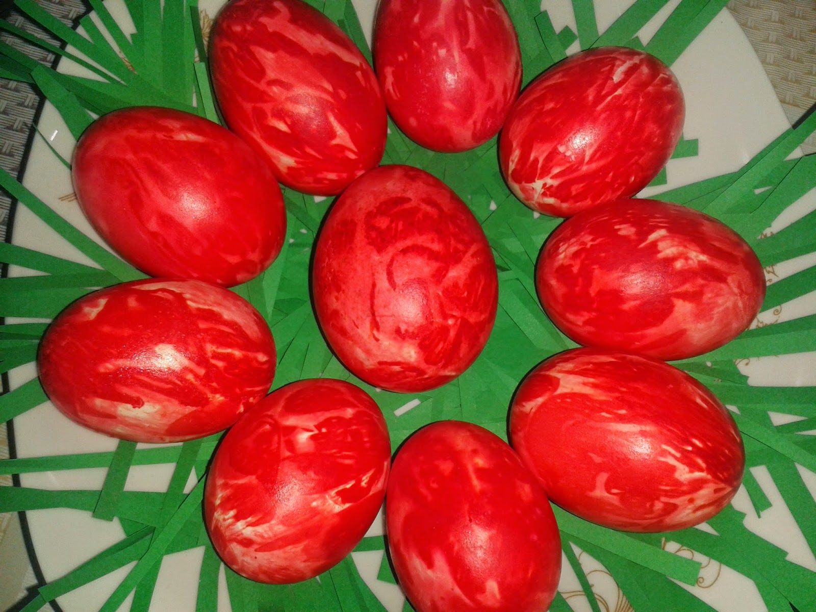 Reteta de acasa: Oua de Paste vopsite cu hartie creponata