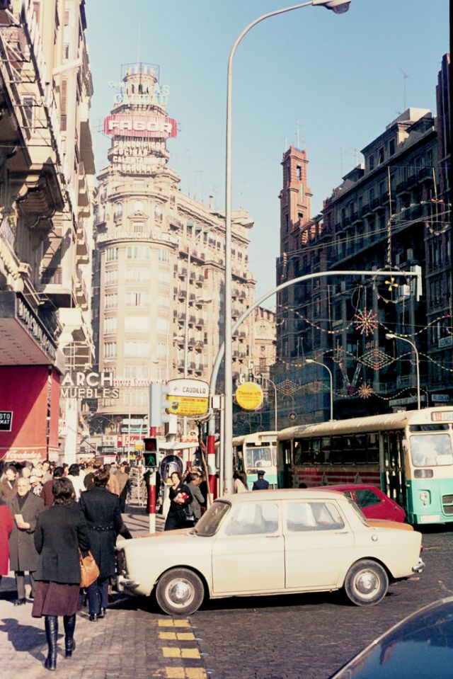 Color Photos That Capture Everyday Life of Valencia in 1973 ~ Vintage ...