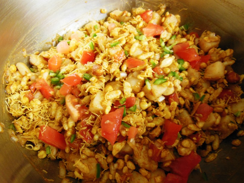 Chumkie's Kitchen : Jhal Moori - Kolkata Street Food