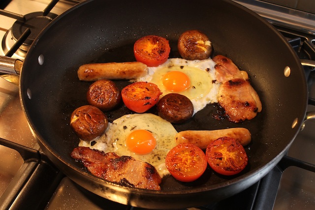 Food Lust People Love: One-Pan Full English Fry-up
