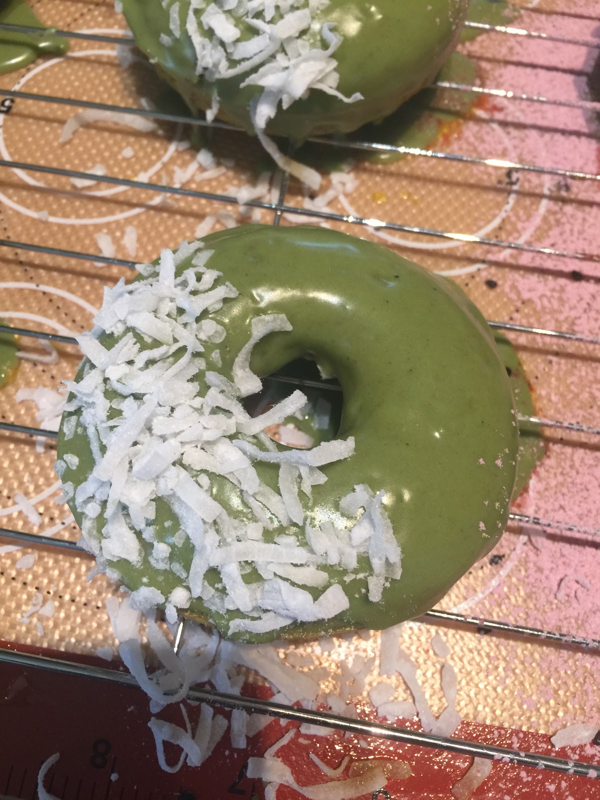 JasmineRichelleBakes: Matcha Donuts