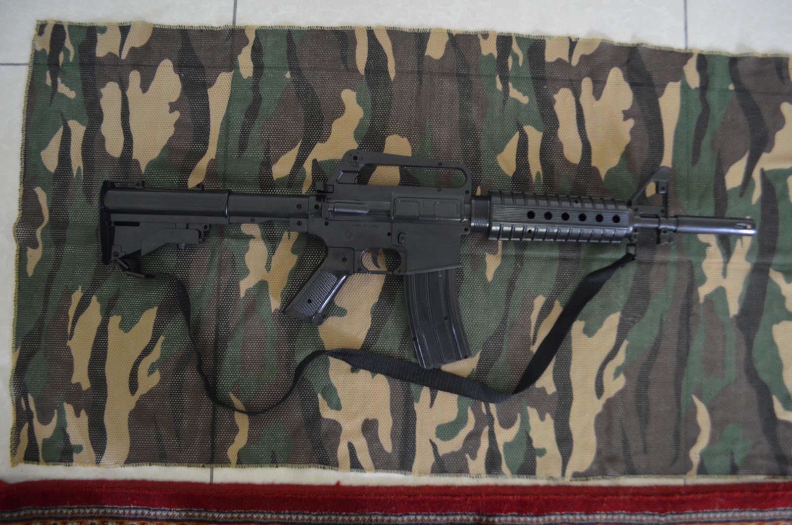 Stuff 4 Collector: Model Colt M4 berskala 1:1