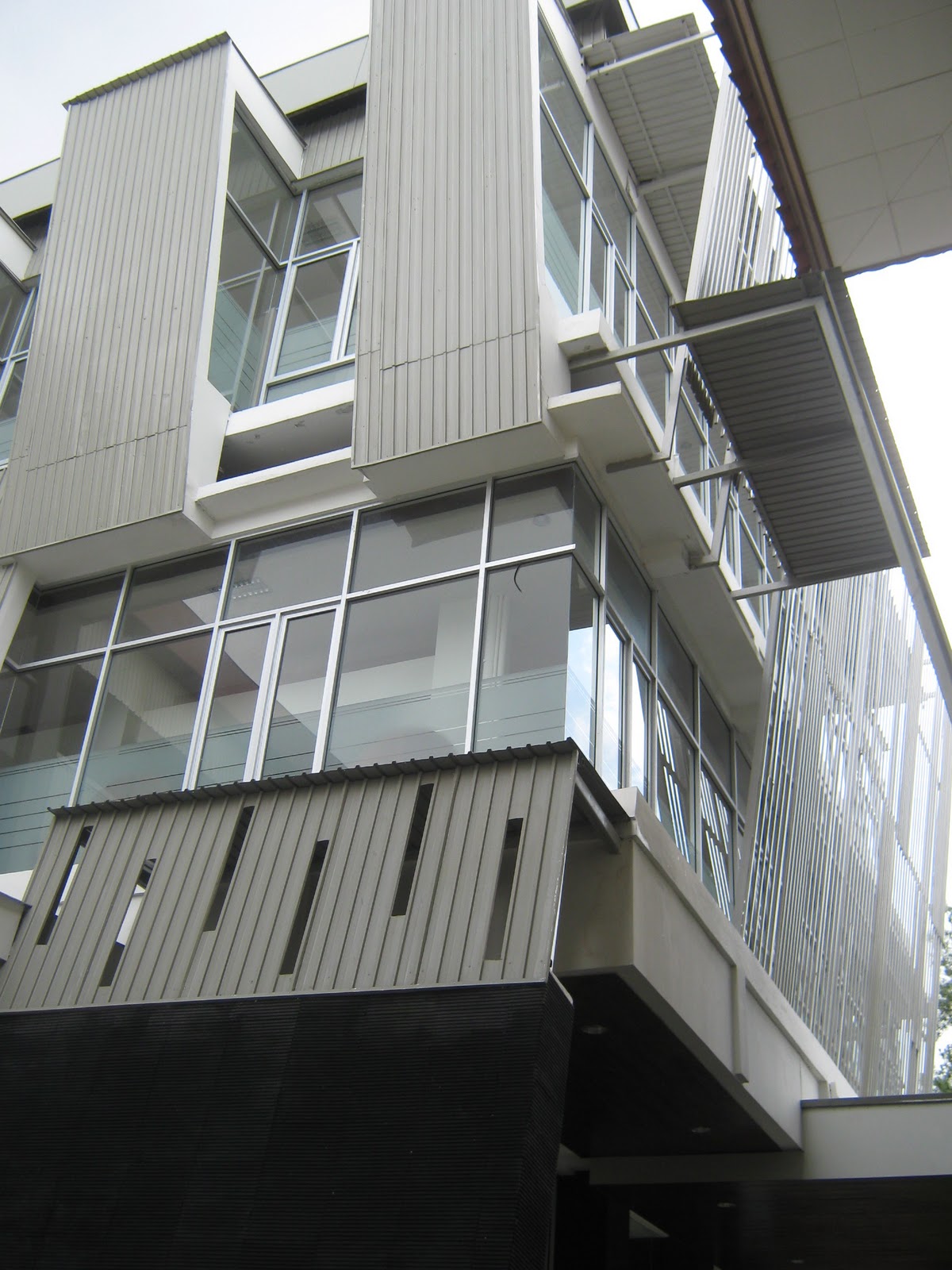 DIWANGKORO ARSITEK: LAW LIBRARY FH UGM NOW