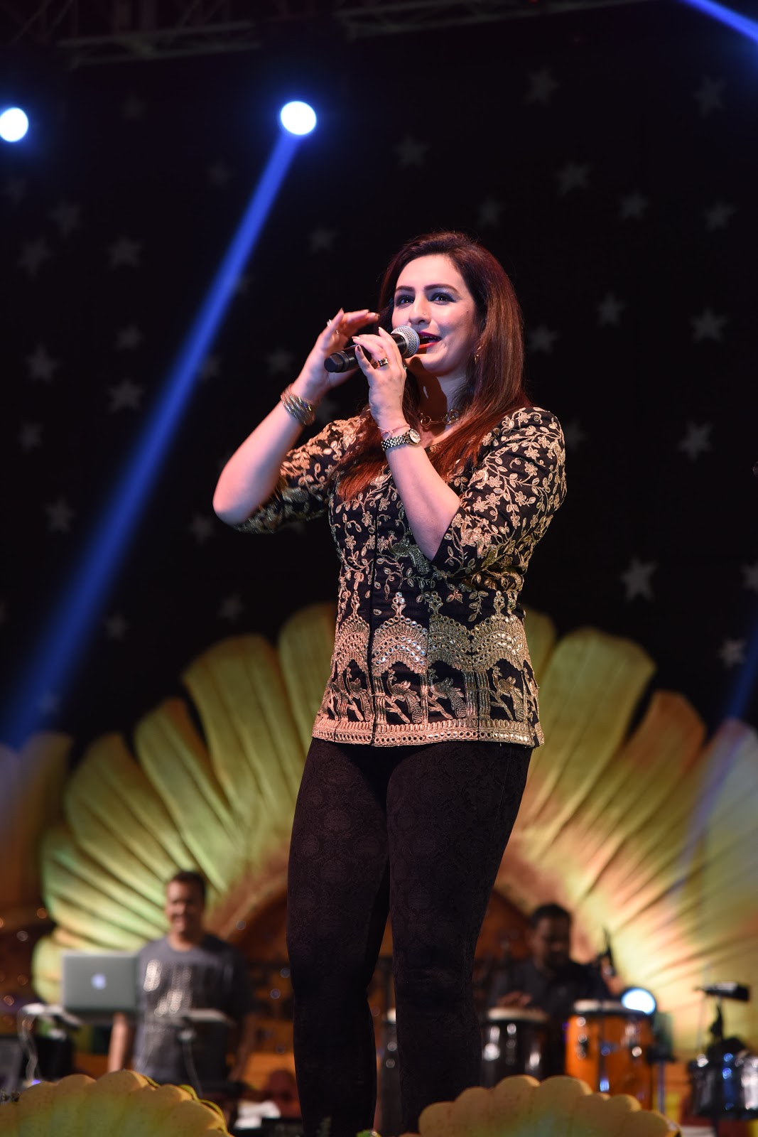 View Patna: Akriti Kakkar rocks Gandhi Maidan in her own style
