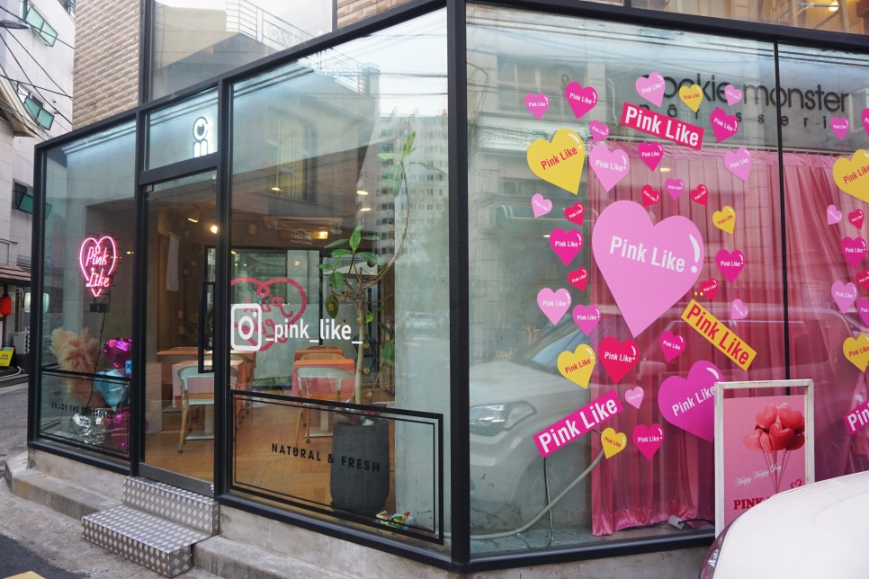 AREX: [Yeonnam-dong] Pretty Pink Cafe in Seoul - Cafe Pink Like