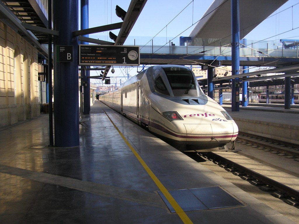 Rails sense fronteres: Unitats de tren d'Alta Velocitat, sèrie 102, de ...