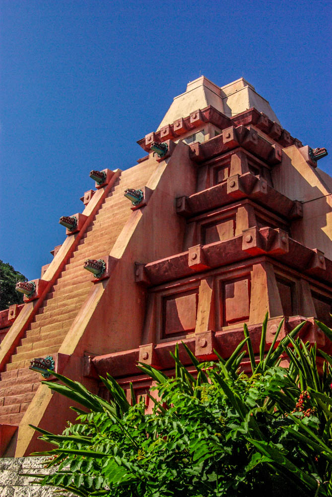 Photographing Disney: Pyramids.
