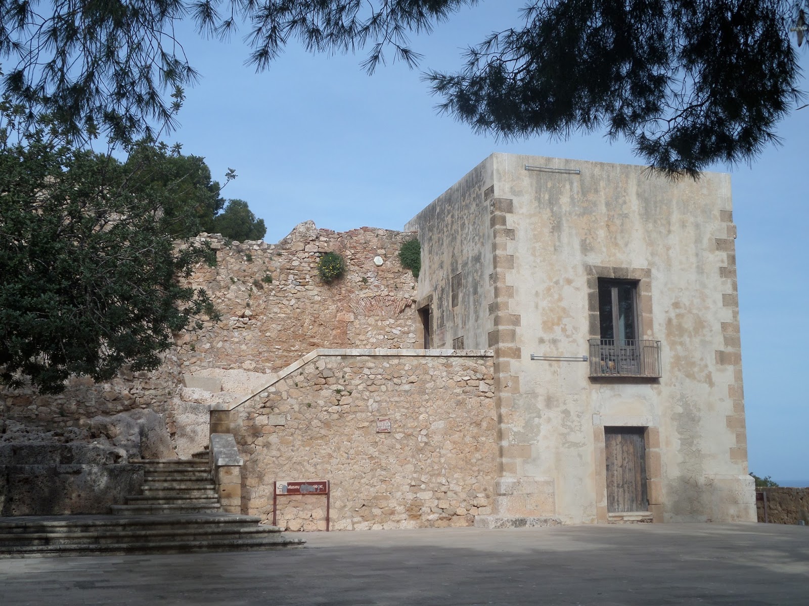 Els colors de la terra: Castell de Dénia. Dénia. La Marina Alta