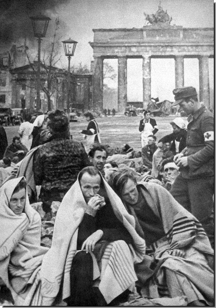 HISTORY IN IMAGES: Pictures Of War, History , WW2: Apocalypse: Battle ...