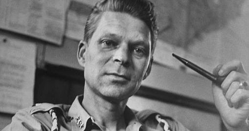 Famous Pipe Smokers: Lauris Norstad