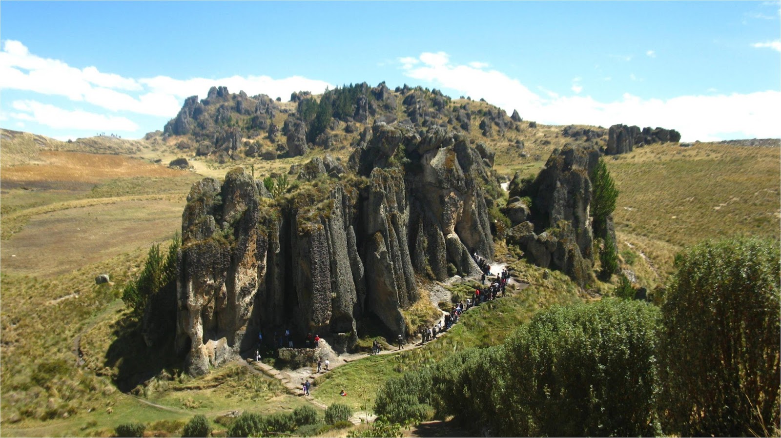 Cumbemayo y los Frailones ~ Atractivos Turísticos del Perú