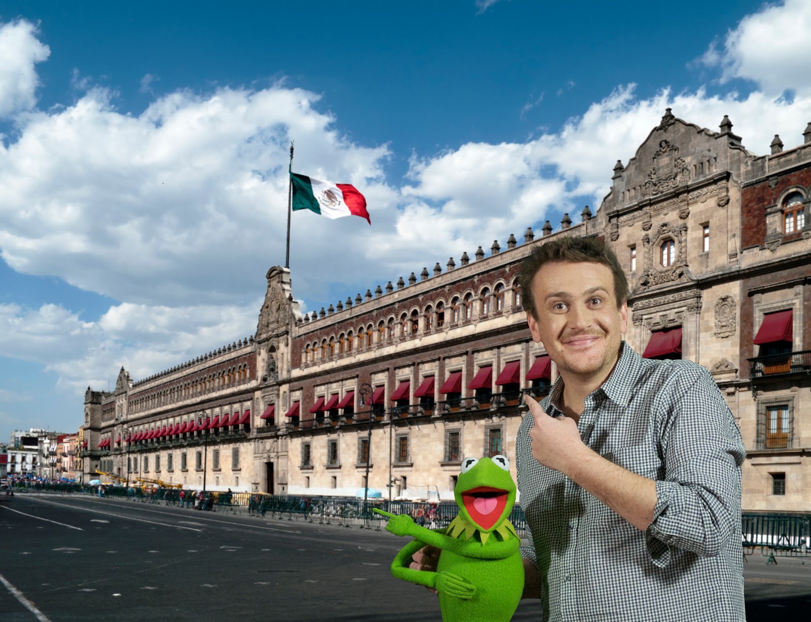 Kermit The Frog y Jason Segel visitan México. - ChecaLAMovie