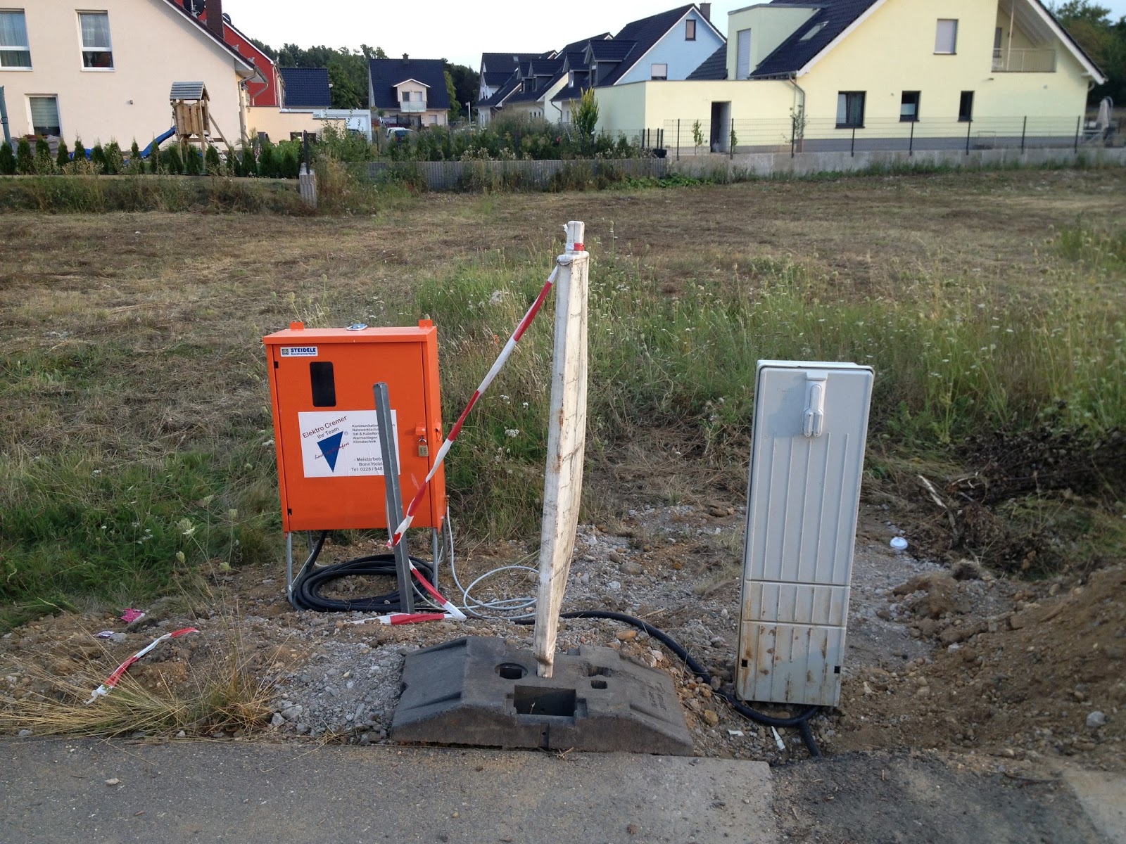 Hausbau von Mario & Diana: Baustrom und Bauanlaufphase