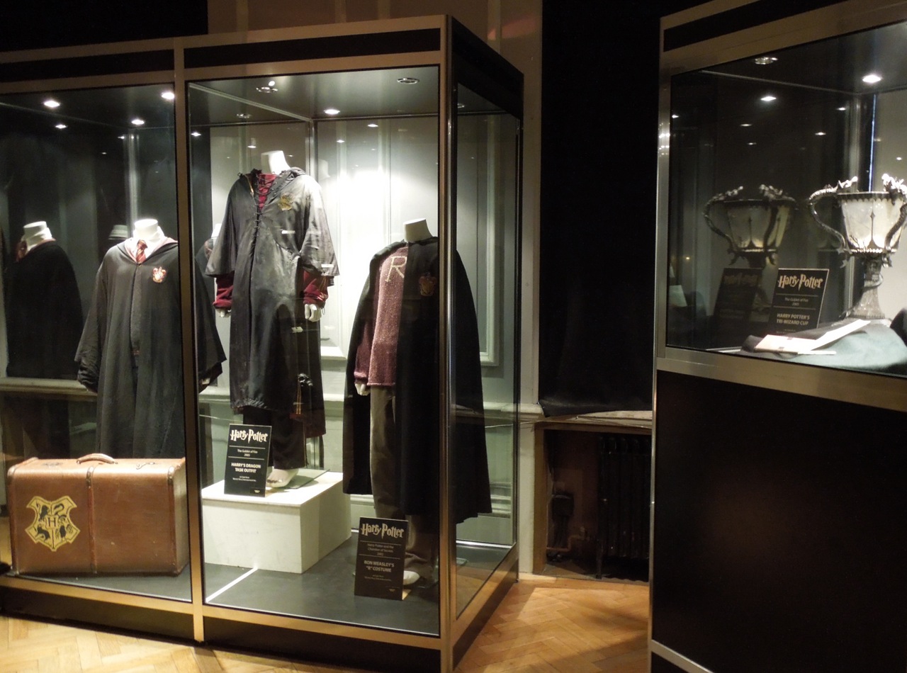 Hollywood Movie Costumes and Props: Harry Potter and Ron Weasley movie ...