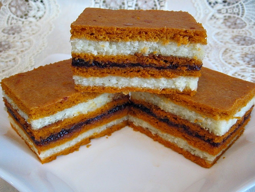 Retete de prajituri: Prajitura de post cu crema de gris si gem