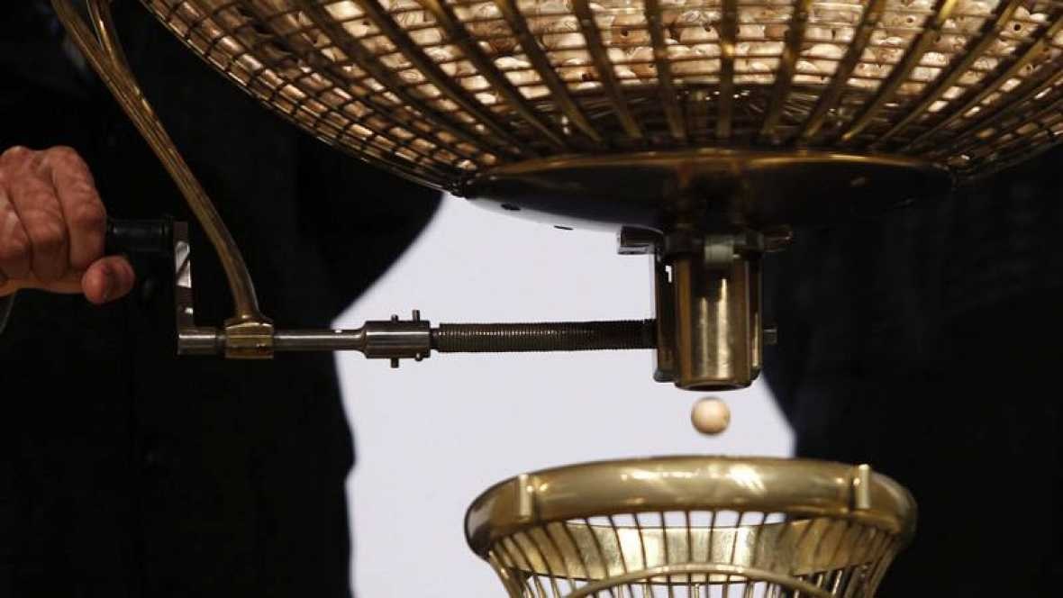 paracuellosdigitalplus: Las bolas del sorteo de navidad se fabrican en ...