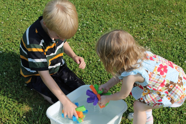 My Creative Mommy: Sponge Bomb Water Game!