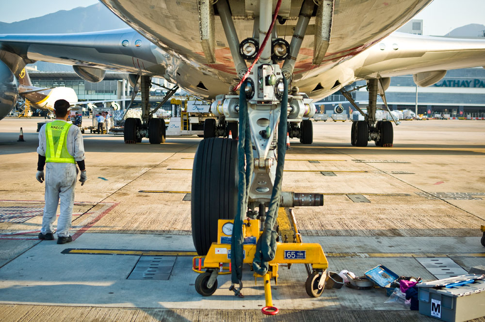 worldwide: fun fact: tire change on a 747: