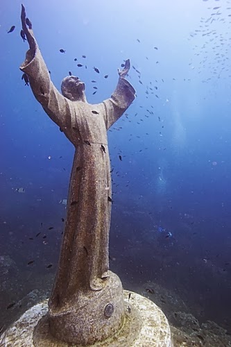 Hatice Deniz: Christ of the Abyss - Derinlerin İsa'sı