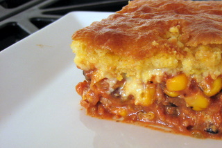 Lexi's Kitchen: CHILI CORNBREAD PIE