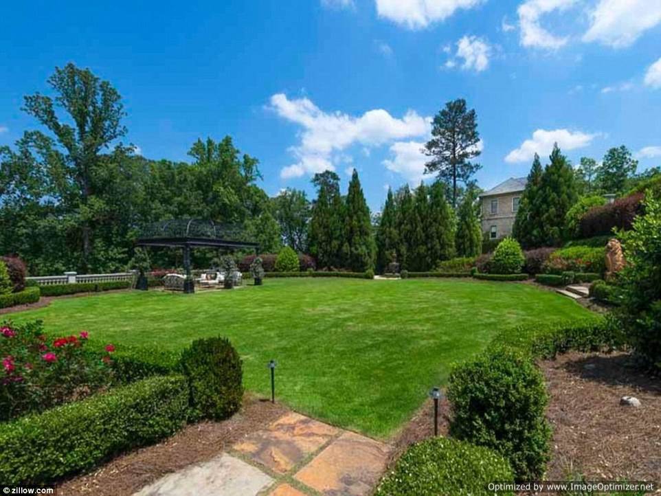 Come Inside Tyler Perry's $25m Mansion and see amazing pictures!