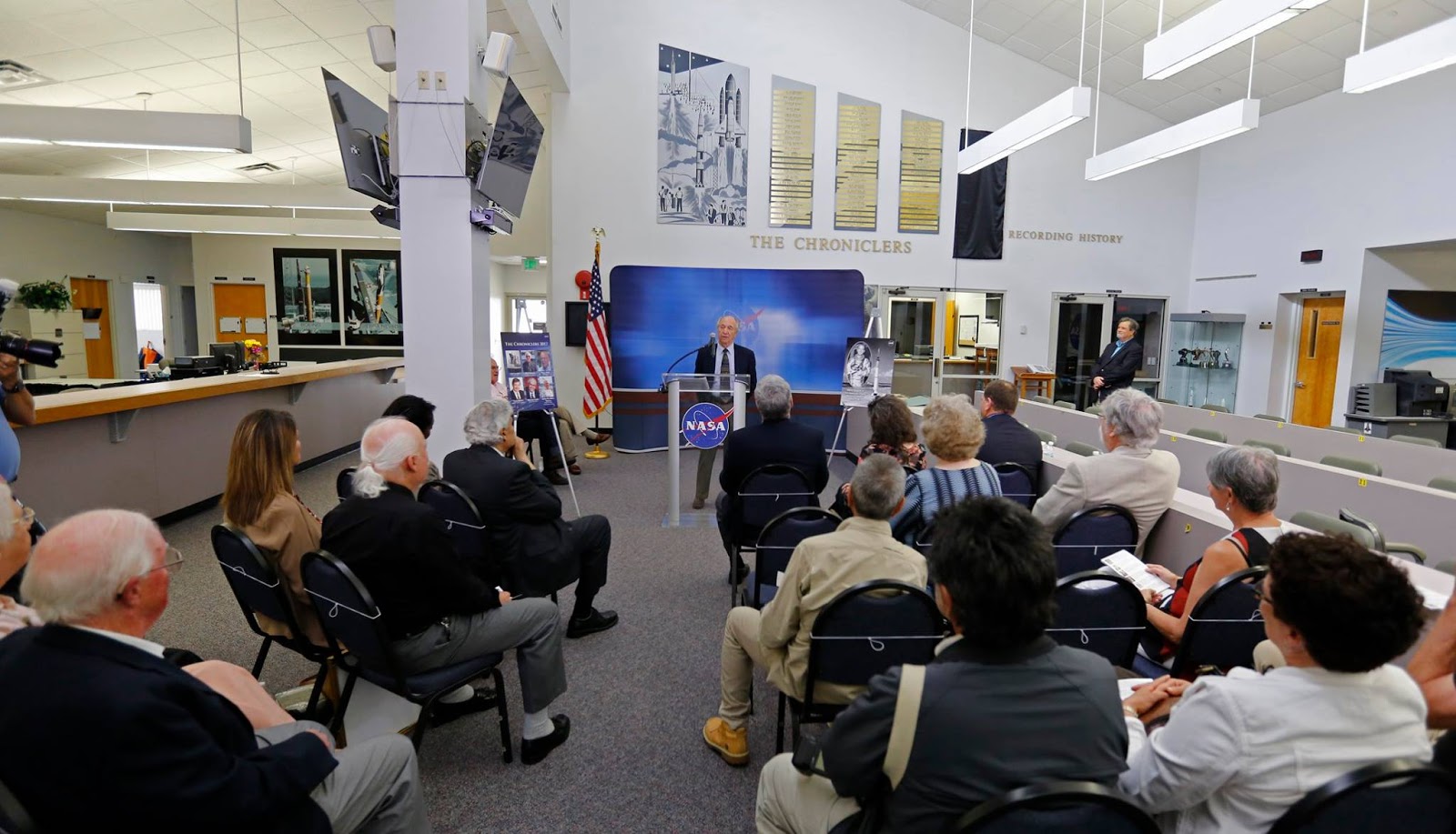 AL DIAZ PHOTO: Photojournalist Phil Sandlin added to Kennedy Space ...