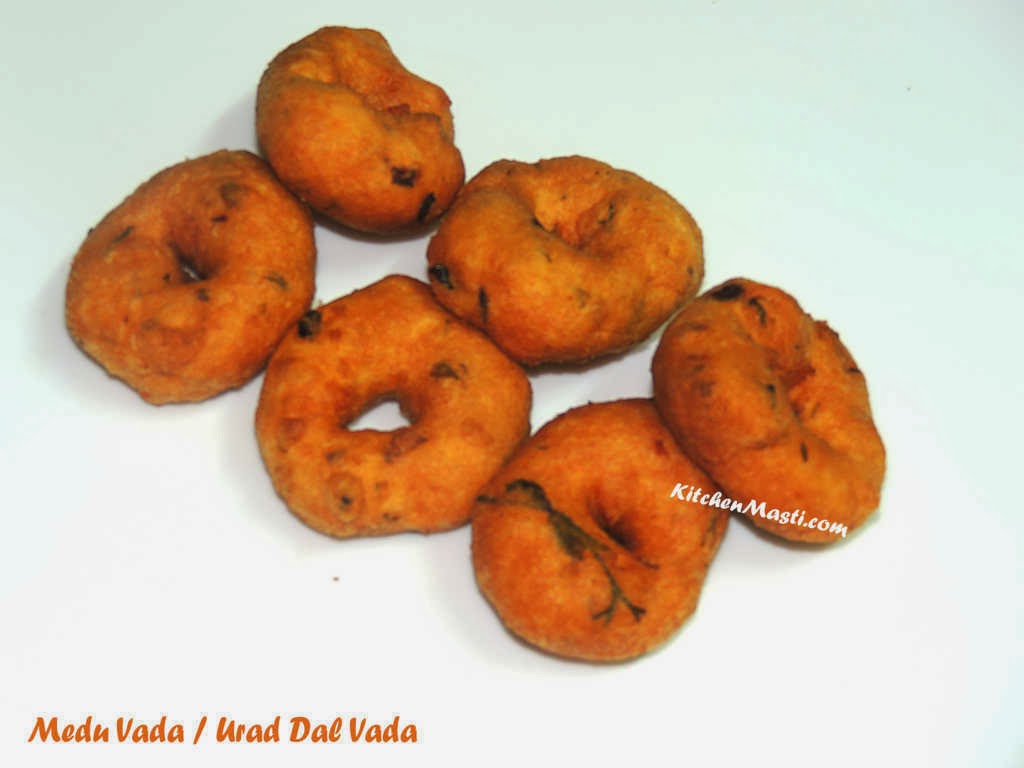 Medu Vada / Urad Dal Wada Recipe | Vegetarian Recipes