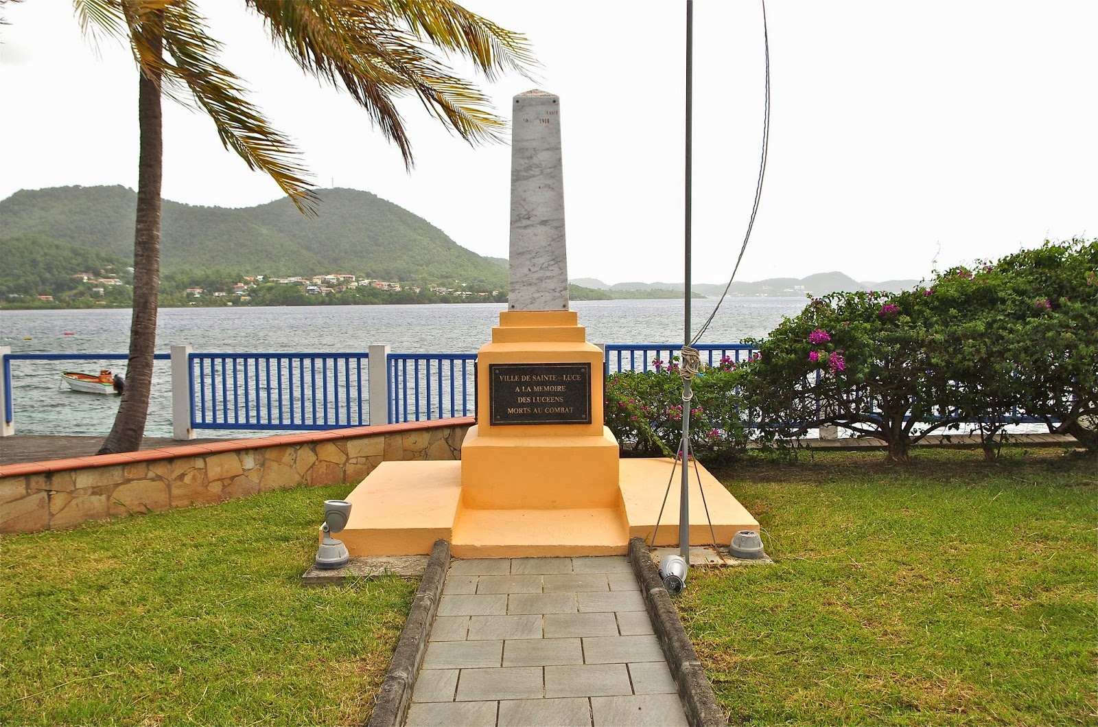 PHOTOS D'IL: Première expo " Les monuments aux morts de la Martinique"