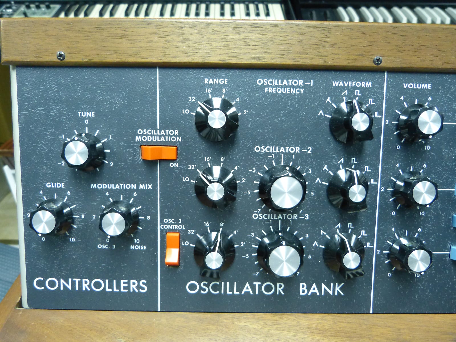 MATRIXSYNTH: Vintage Moog Minimoog Model D SN T2687F w/ Old Oscillator ...