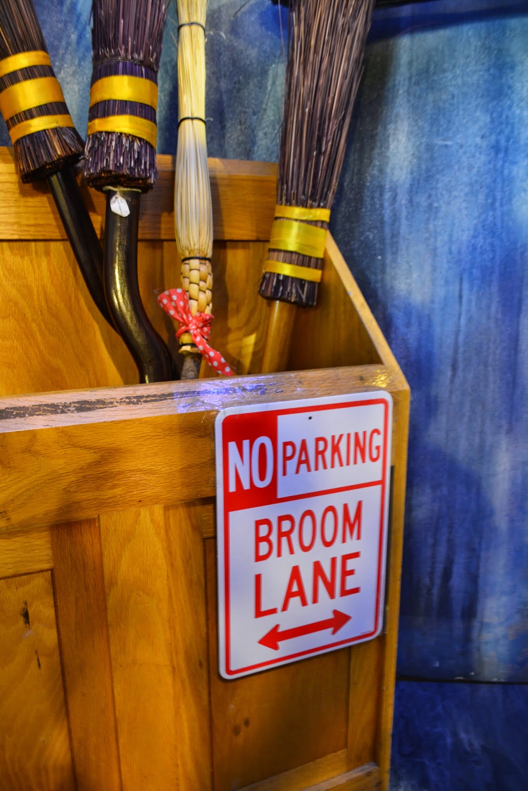 Sasaki Time: A Visit to Whimsic Alley (Los Angeles) - The Worlds of ...