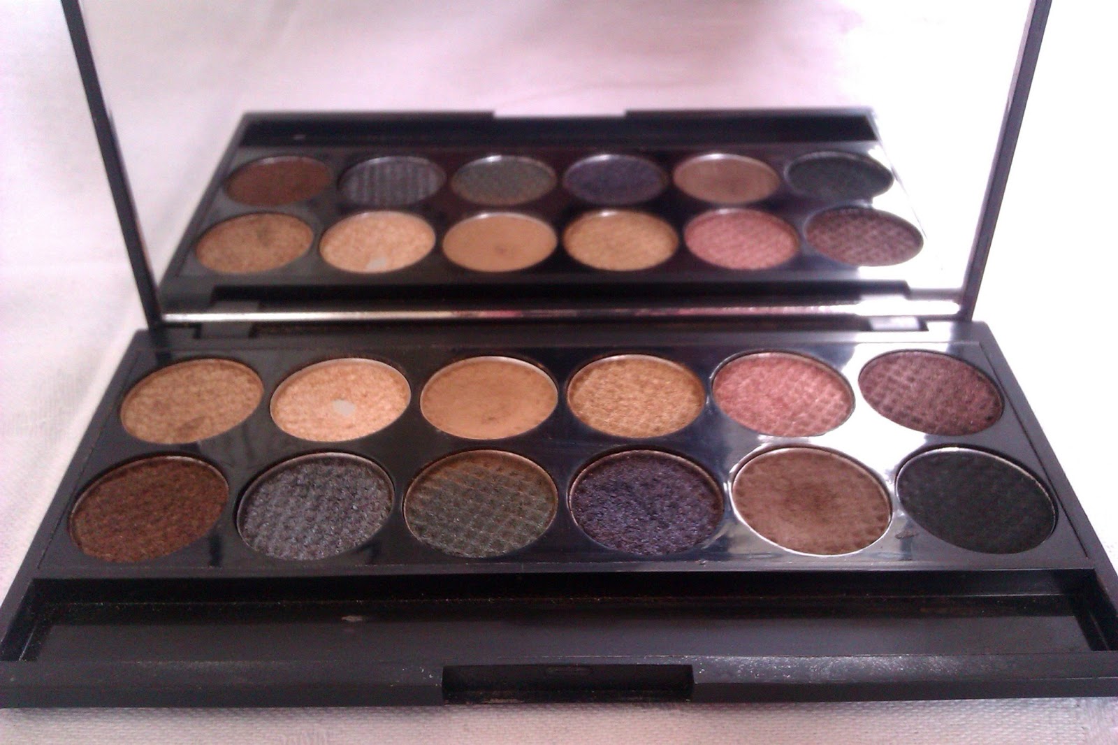 BeautyCallls: Sleek eye shadow pallet collection