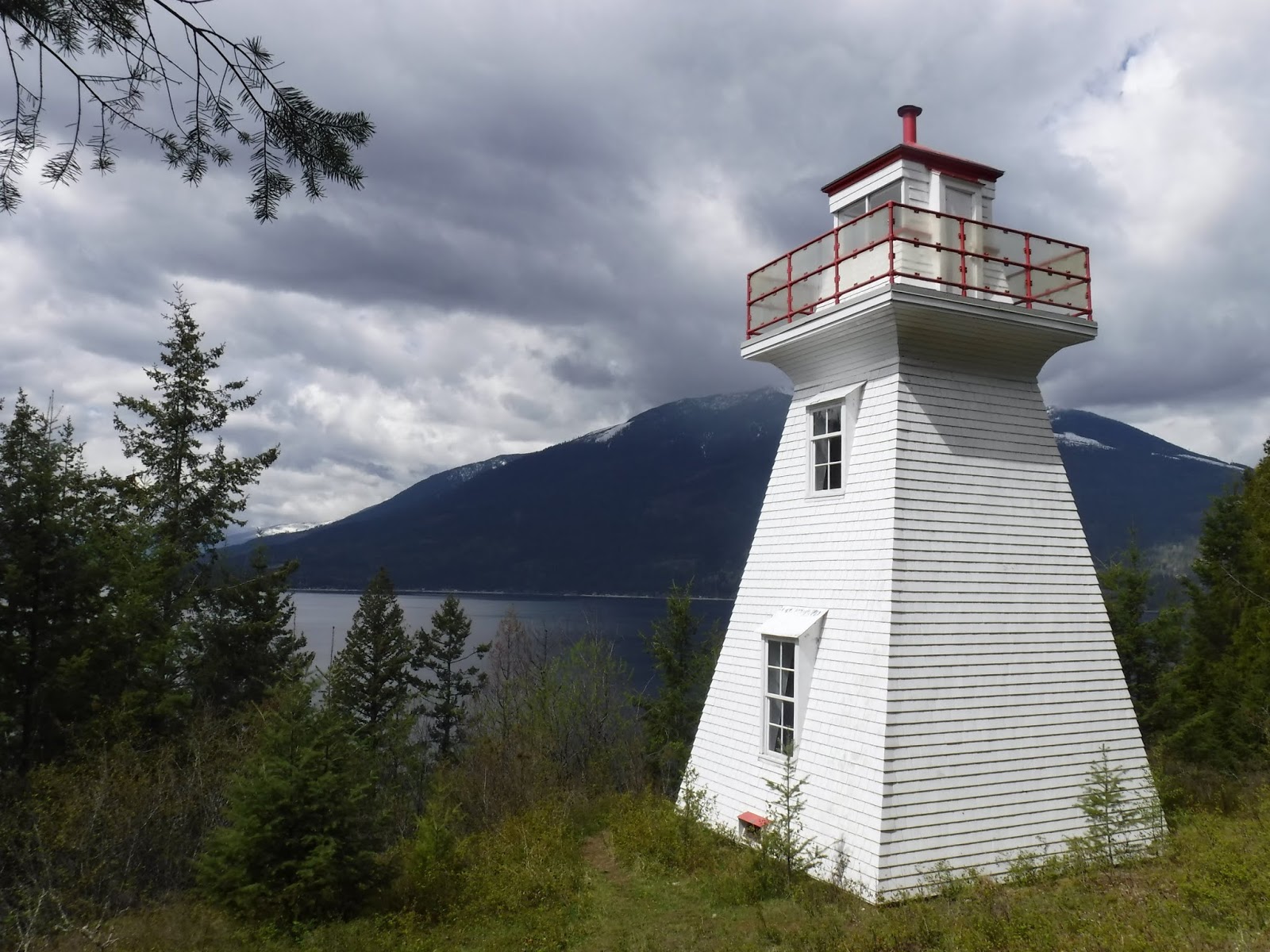 Dave'n'Kathy's Vagabond Blog: Hiking in Pilot Bay Provincial Park