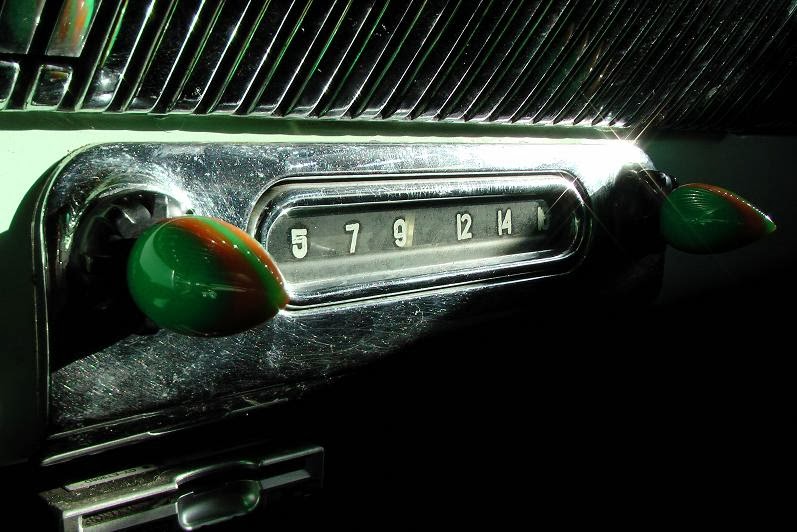ROBBER'S WOLF: Dash Knob teardrop & Shift Knob to 54' Chevy 210