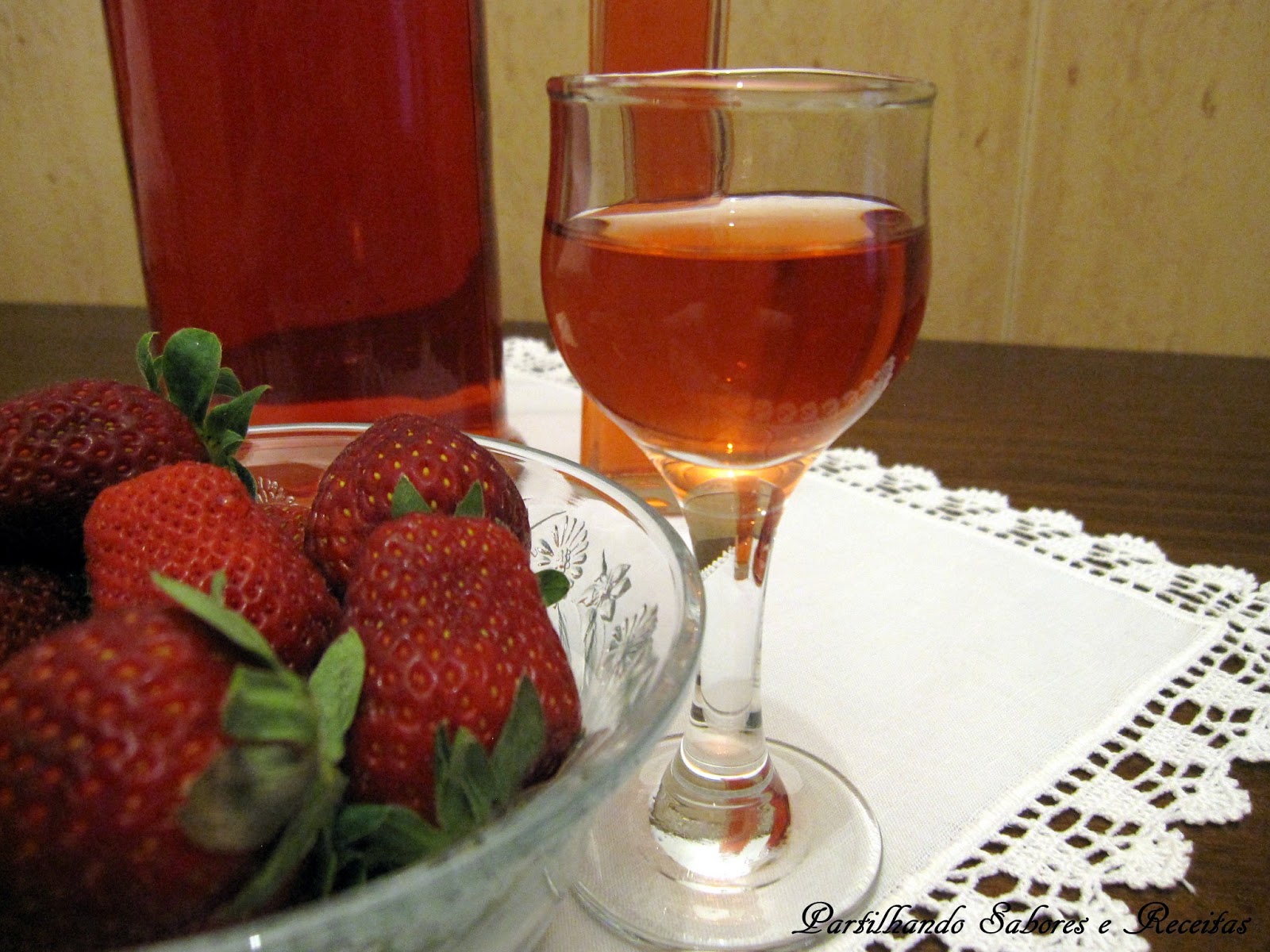 Partilhando Sabores e Receitas: Licor de Morango