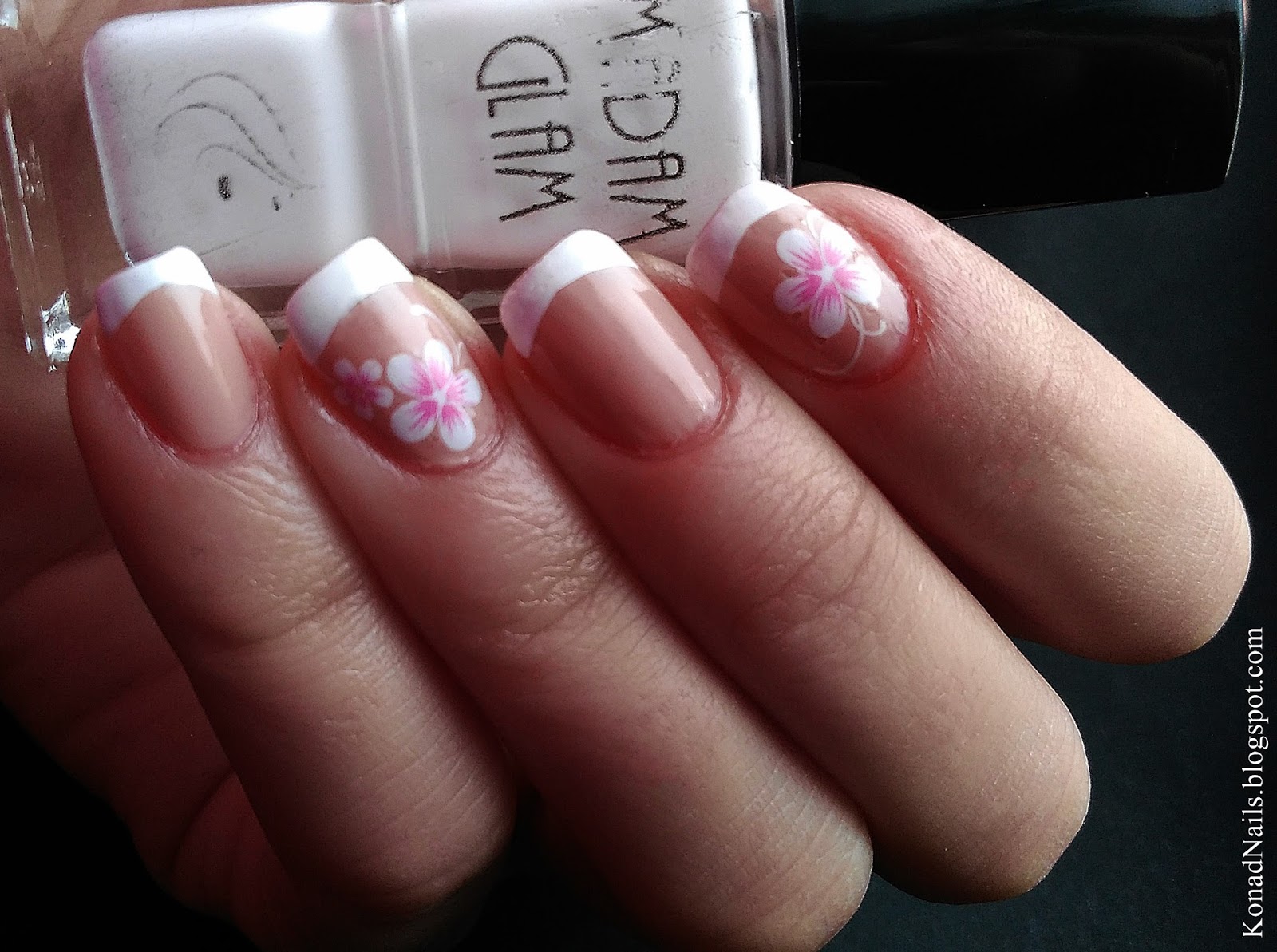 Konad Addict: Floral french manicure