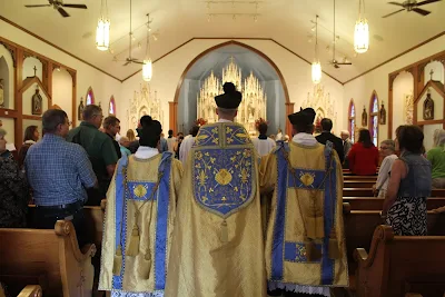 New Liturgical Movement: Photos of a New Priest’s First Mass