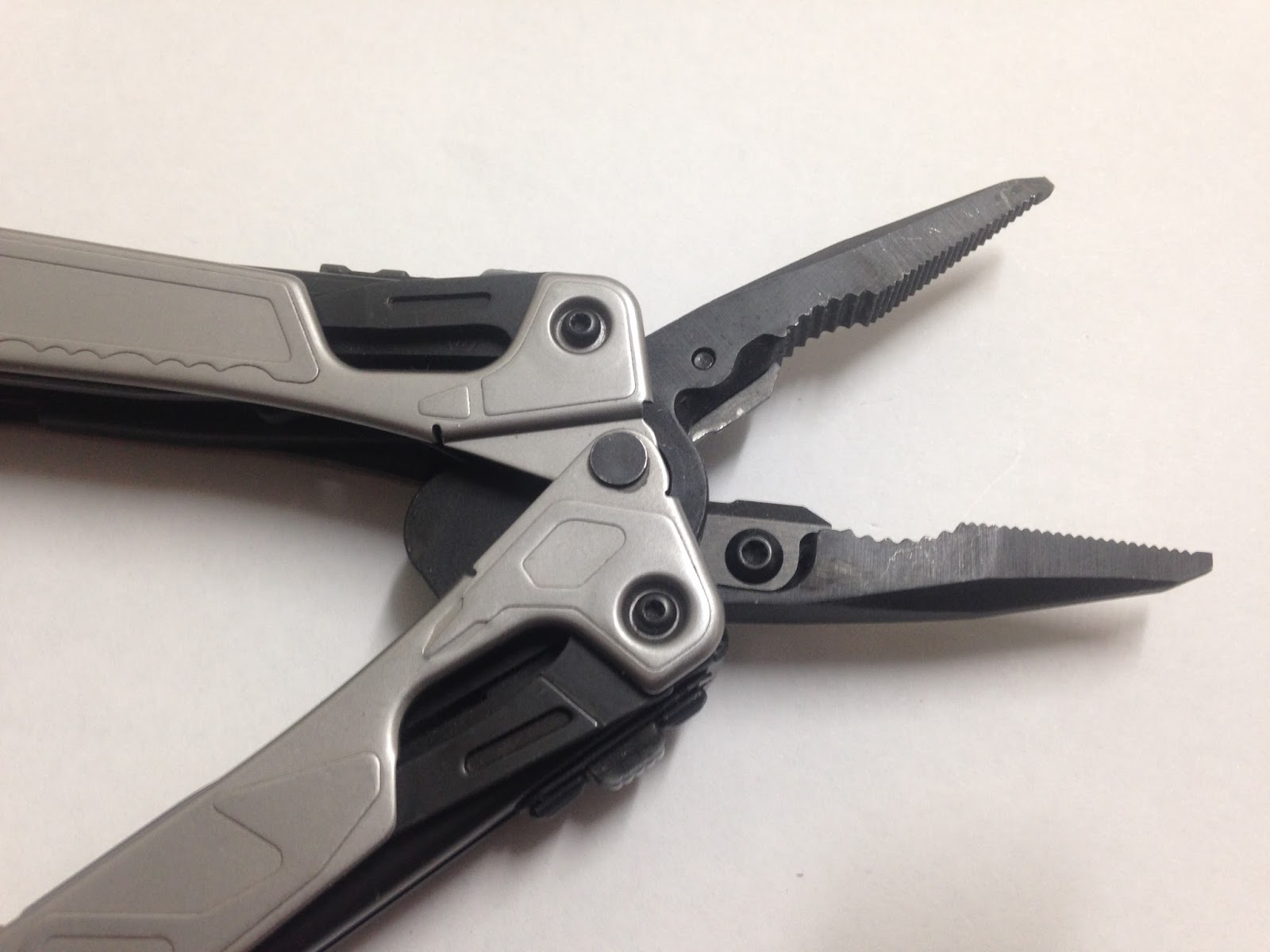 Gear Up Australia: Multi Tool Review: Leatherman OHT