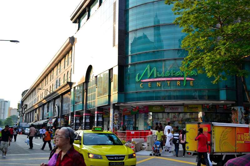 wandering... can't go home: Singapore - Mustafa Center (open for 24 hrs)