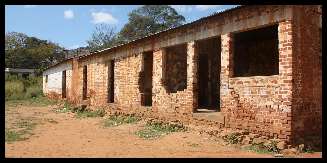 Bom Dia, Mozambique! : Brick-Making