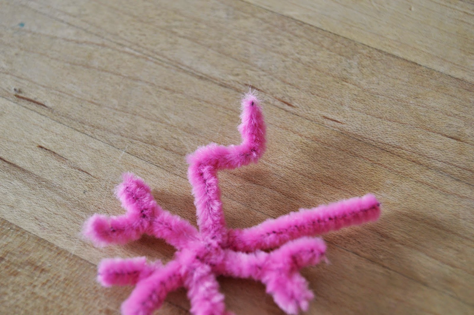 Made in House (osop): DIY: Fun, quick and Easy Pipe Cleaner Snowflake ...