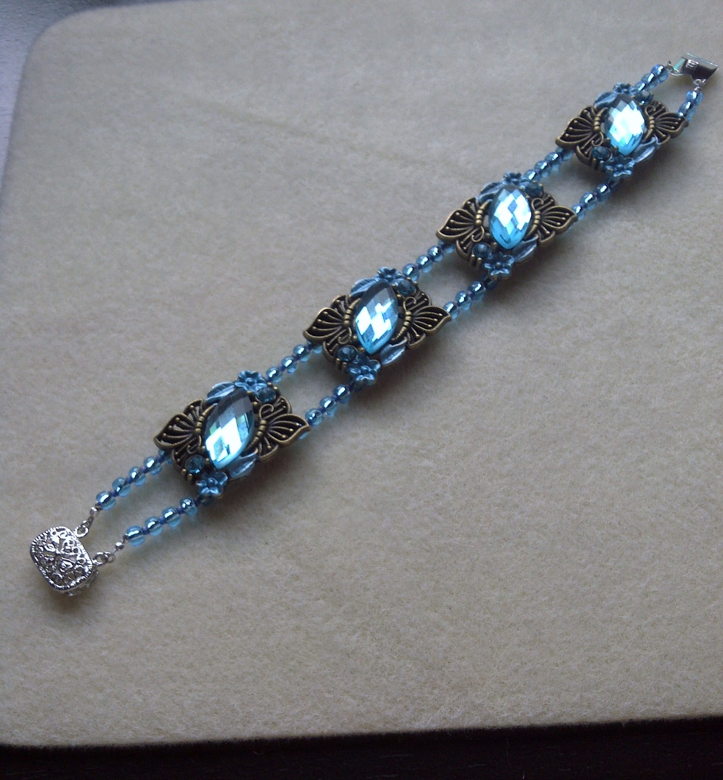 Emerald Hills: Tutorials on 'Bracket' Bracelets