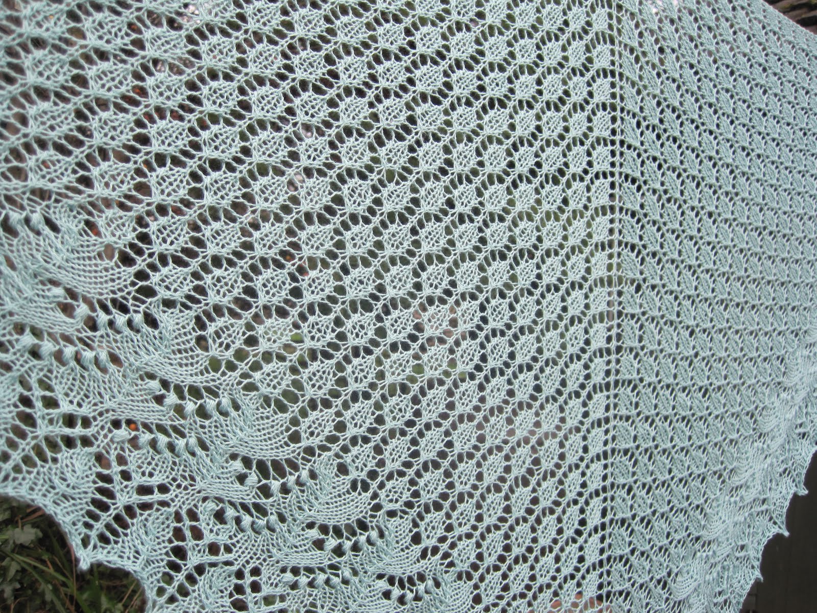 Tam-O'-Banter: Enlarging Swallowtail Lace Shawl by Evelyn Clark