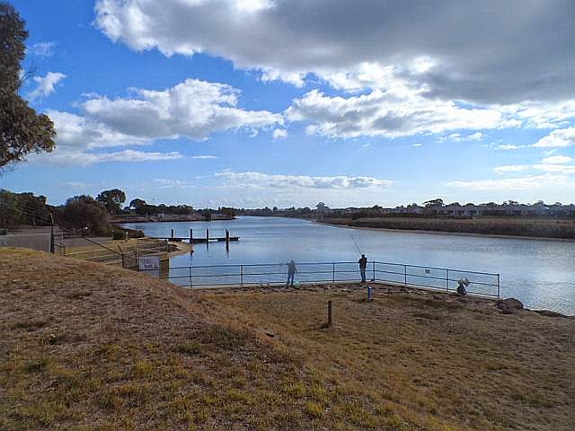 TRACKS, TRAILS AND COASTS NEAR MELBOURNE : Patterson River - Dandenong ...