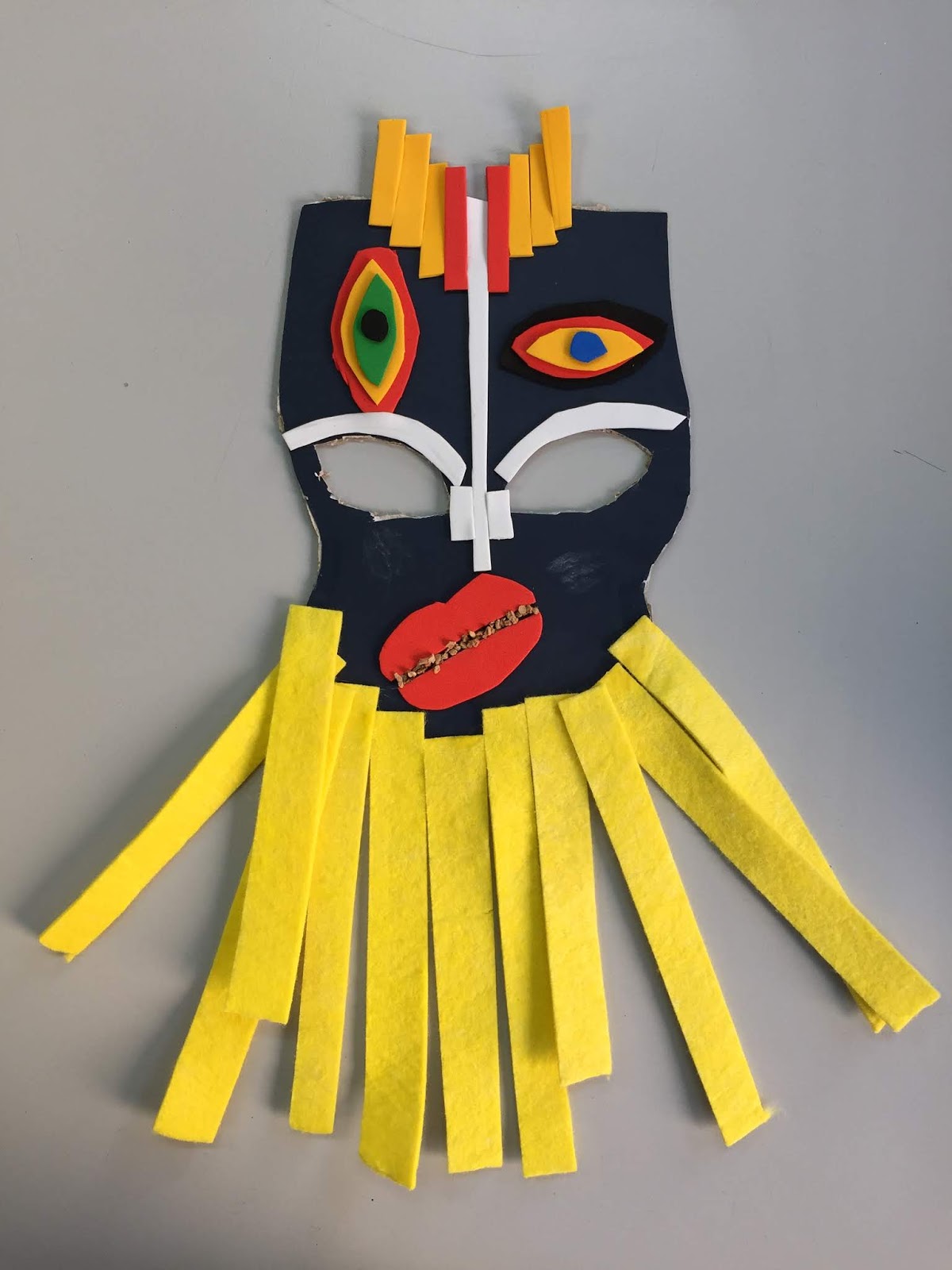 TREBALLS ARTÍSTICS: CUBIST AFRICAN MASK