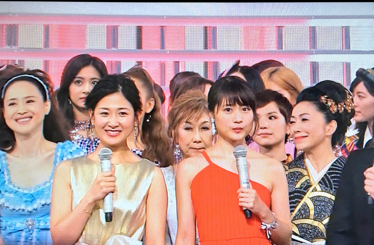 TWICE、ついにNHK 紅白歌合戦に初出場！「TT -Japanese ver.-」を披露したほか、「いつでも夢を」の合唱にも参加…楽屋 ...