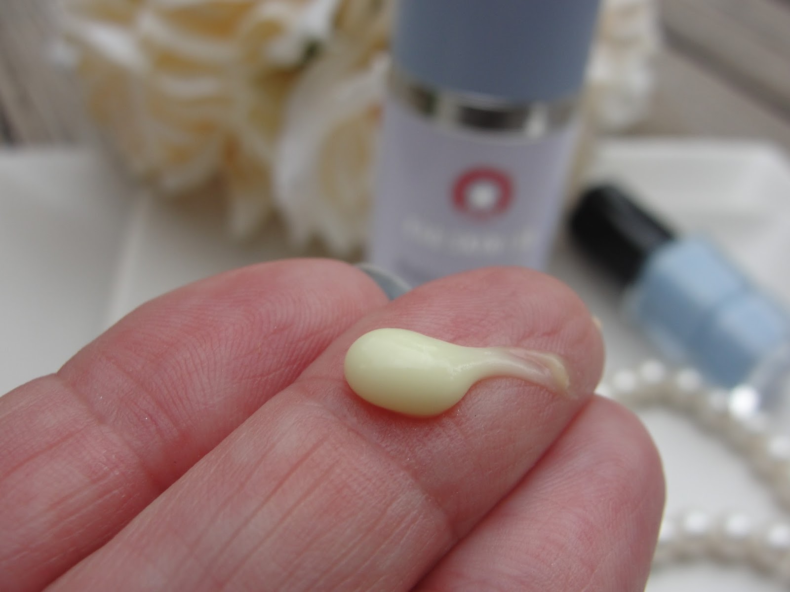 FIRST AID BEAUTY RETINOL SERUM & RESURFACING LIQUID REVIEW & GIVEAWAY